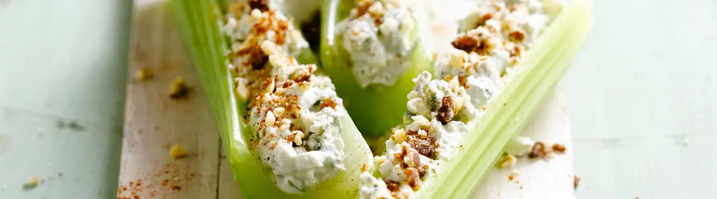 Céleri branche au fromage et noix - Recette au fromage