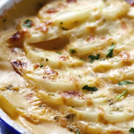 Gratin de pommes de terre au fromage à raclette - Recette au fromage