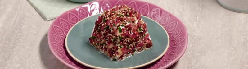 Pyramide de chèvre aux chips de légumes - Recette au fromage