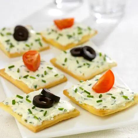 Crackers tout frais au fromage à la ciboulette - Recette au fromage