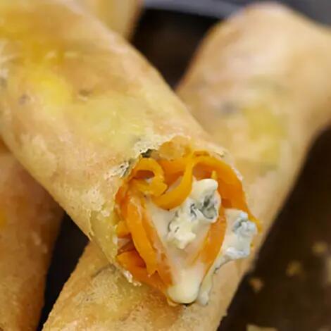 Nems au fromage bleu et carottes - Recette au fromage