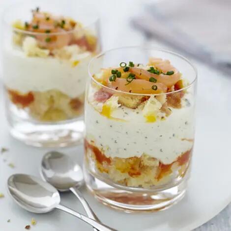 Verrine Au Saumon Fumé Brioche Et Fromage Frais Ail Et Fines Herbes