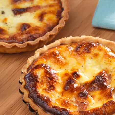 Quiche au fromage de chèvre frais et aux petits lardons - Recette au ...