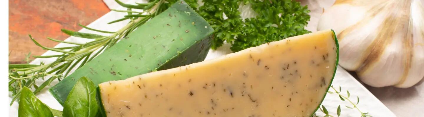 D'où vient la couleur verte de certains fromages