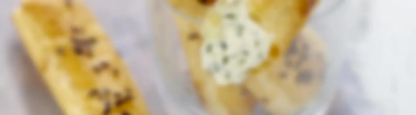 Feuilletés au fromage frais ail et fines herbes - Recette au fromage